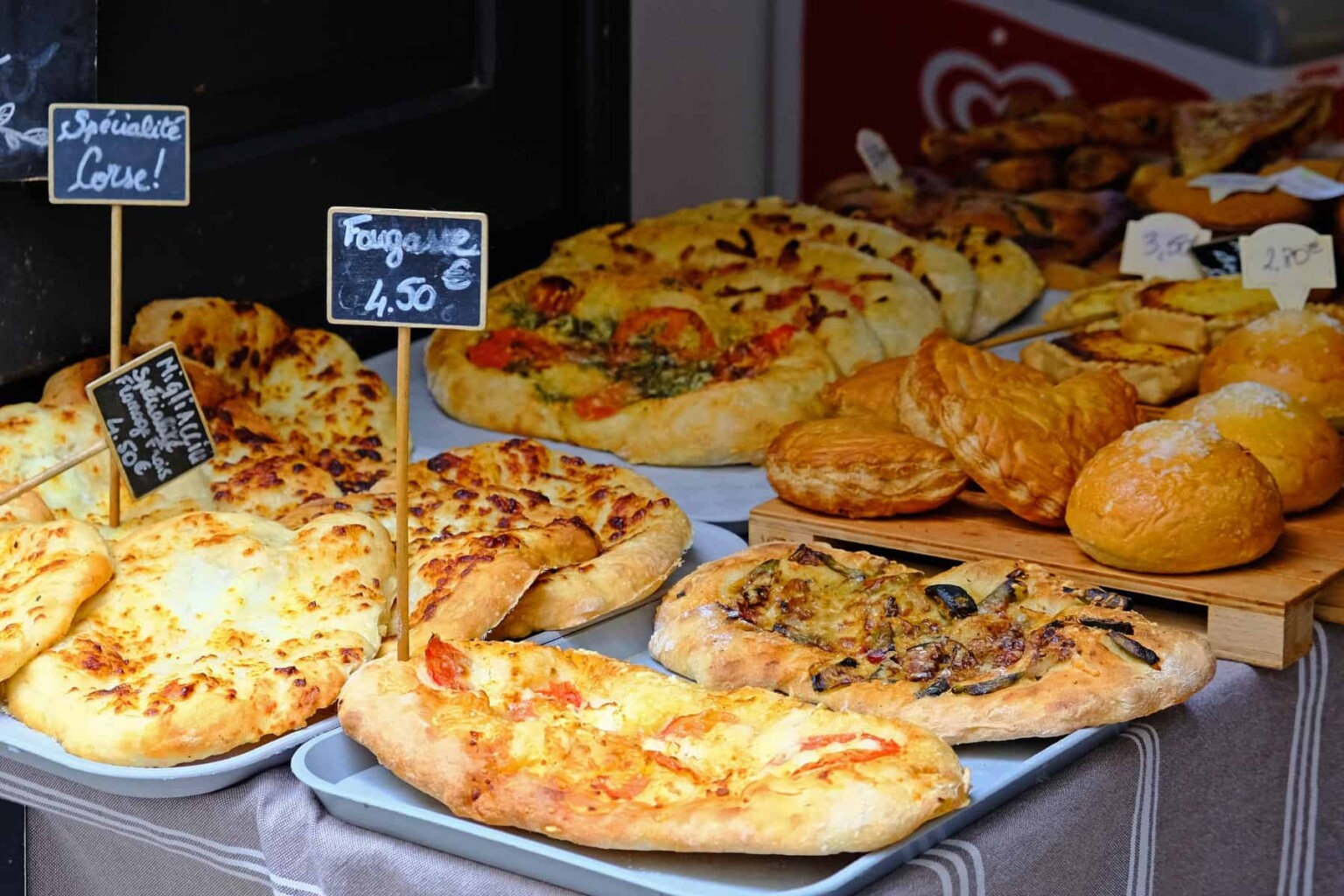 WHAT TO EAT AND DRINK IN CORSICA – TRADITIONAL CORSICAN CUISINE