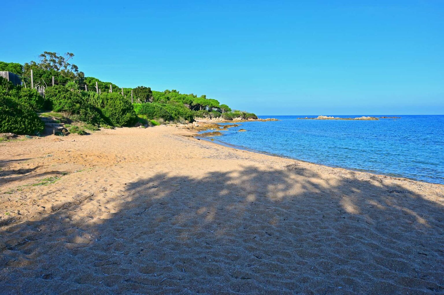 16 STUNNING BONIFACIO BEACHES YOU CAN’T MISS